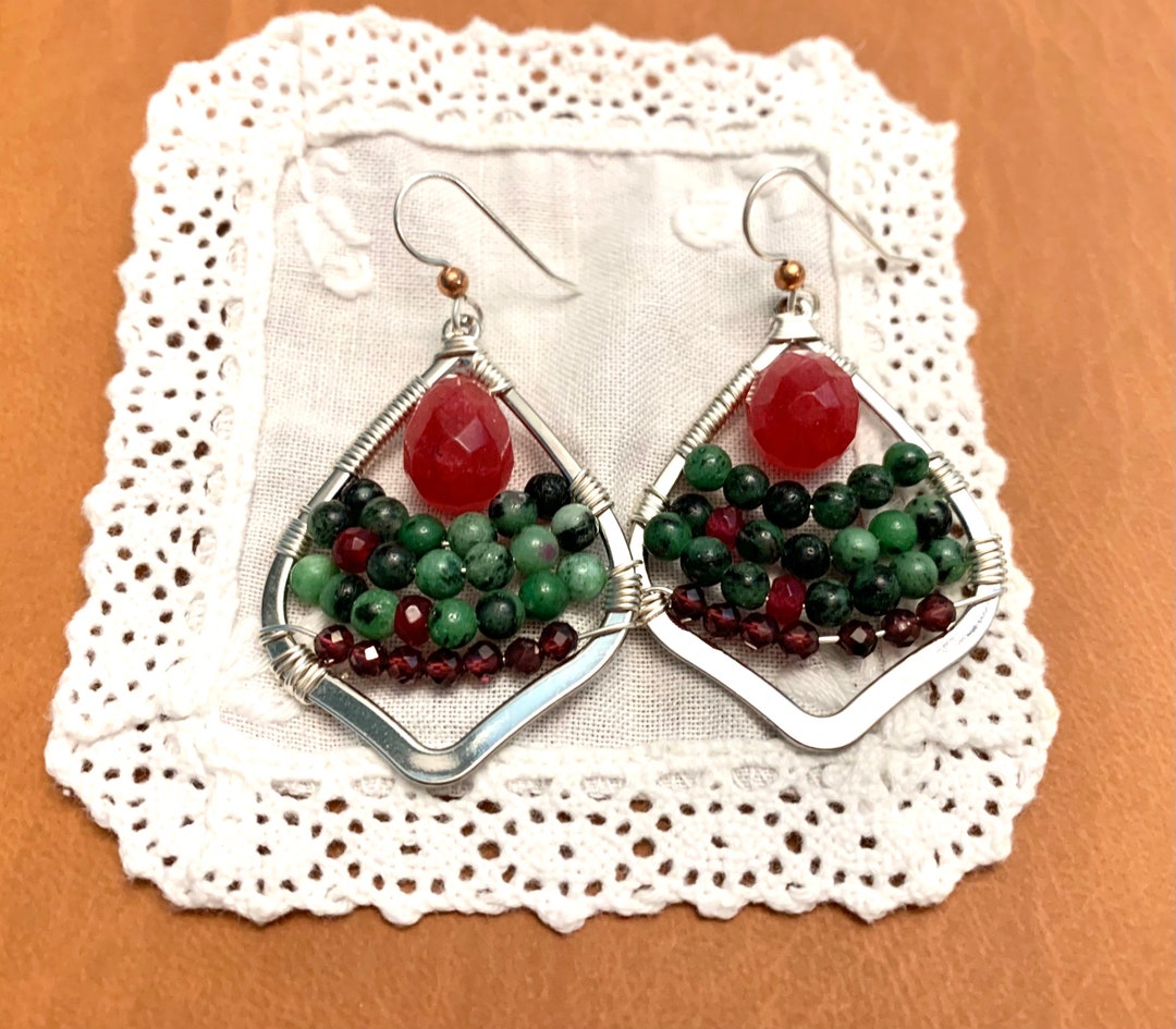 Forest Jewels Grüne Edelstein Creolen, Grüne und Rosa Edelstein Creolen ...