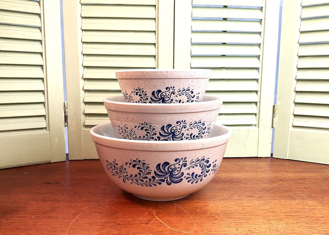 Vintage Pyrex Homestead Mixing Bowls - Set of 3 - 401 - 402 - 403 ...