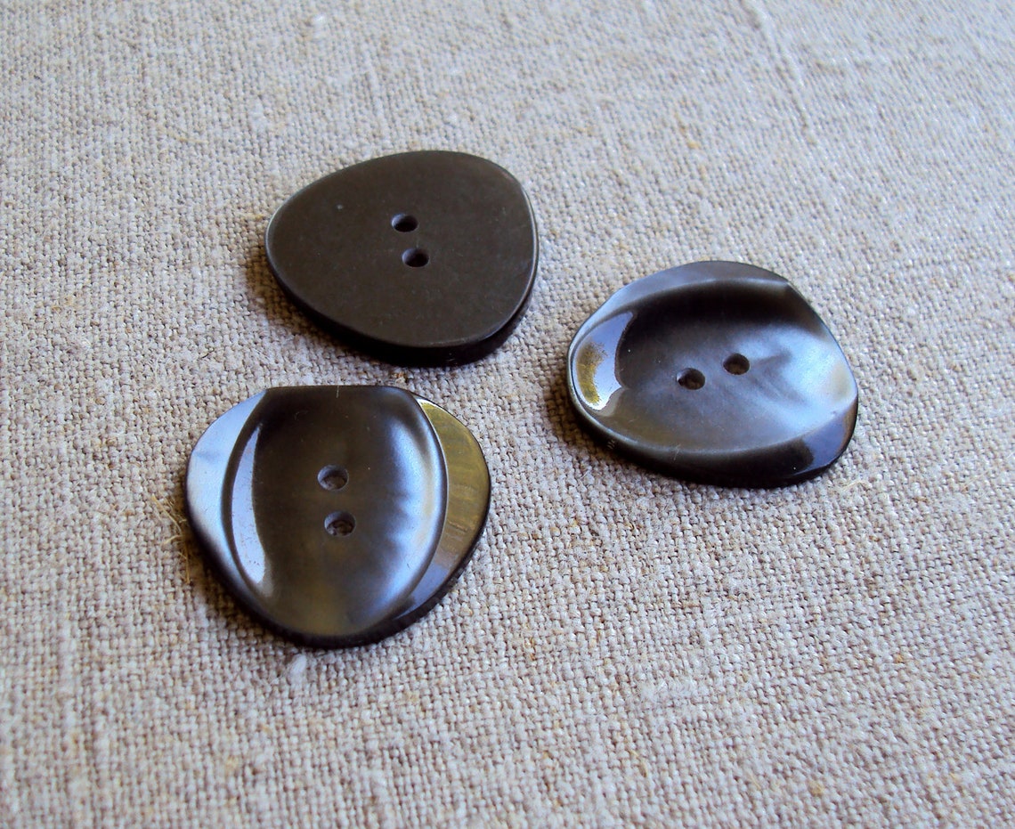 Vintage Dark Grey Triangle Buttons From the 50's - Etsy Denmark