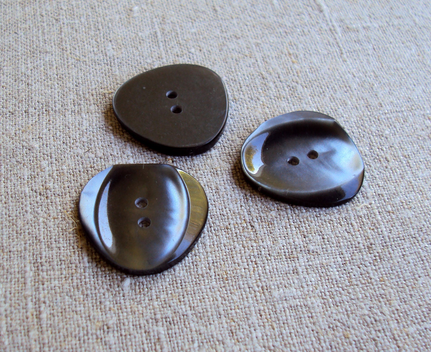 Vintage Dark Grey Triangle Buttons From the 50's - Etsy Denmark