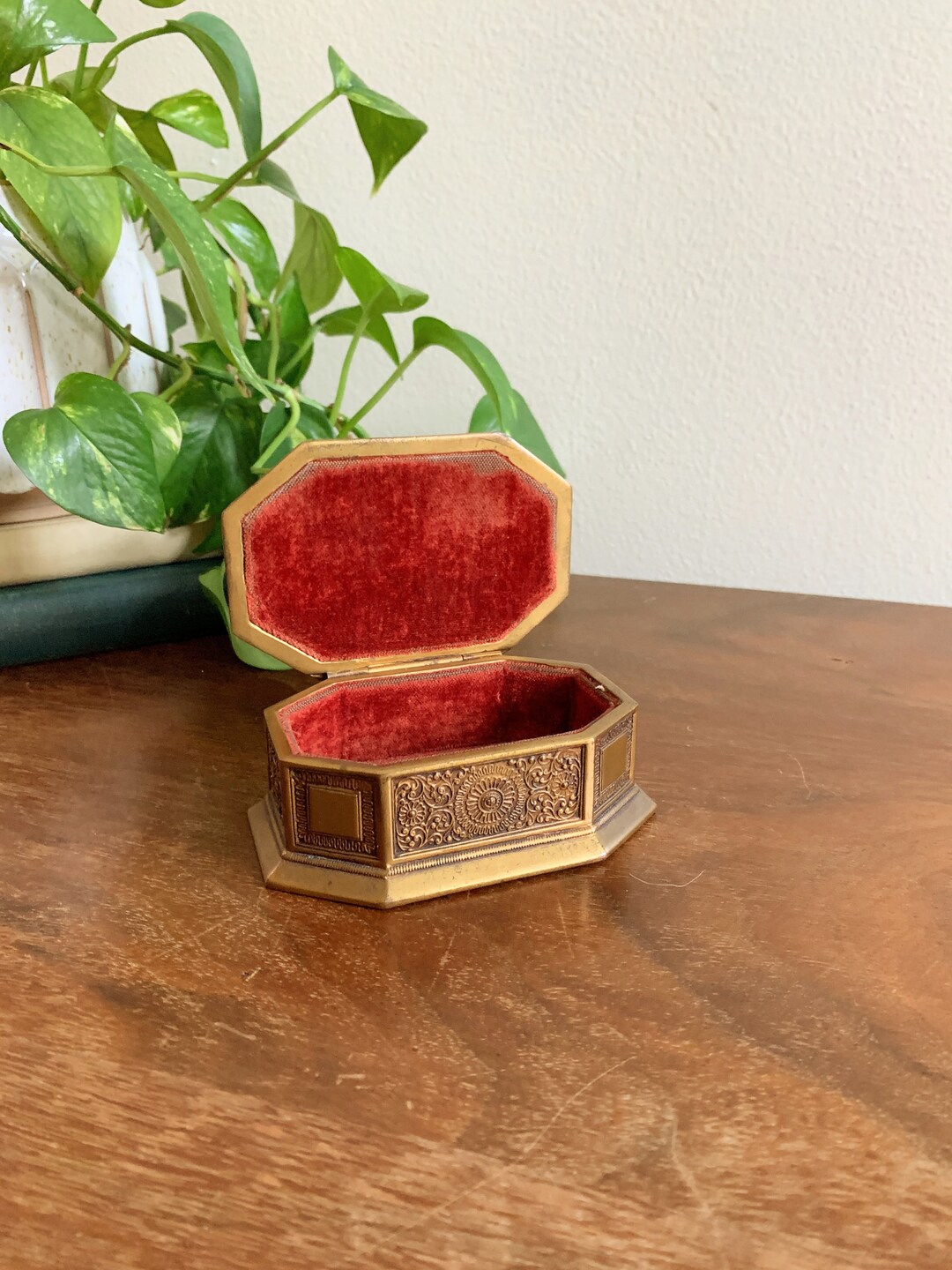 Vintage Bronze Coat of Arms Trinket Box - Etsy