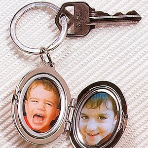 Personalized Silver Photo Frame Locket Keychain, Engraved Picture ...