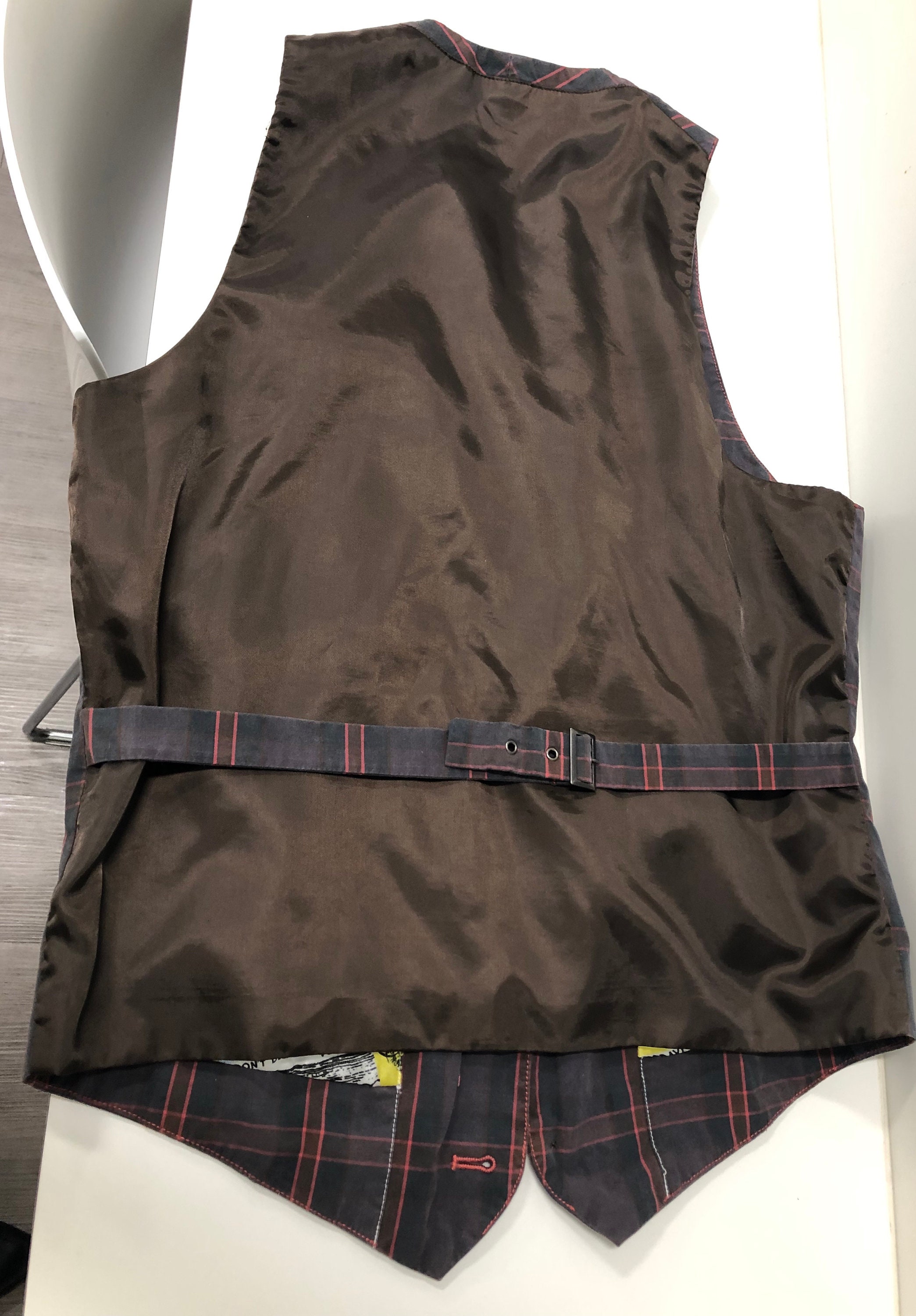 Munsingwear Vintage Penguin Vest Brown With Red Stripe Penguin Island ...