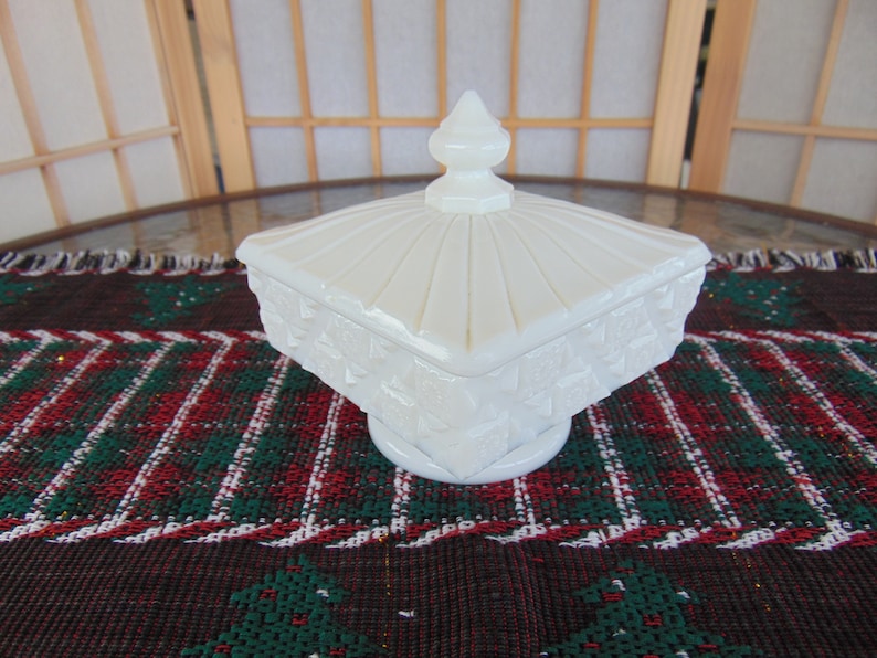 Westmoreland Old Quilt Pattern Covered Pedestal Candy Dish - Etsy