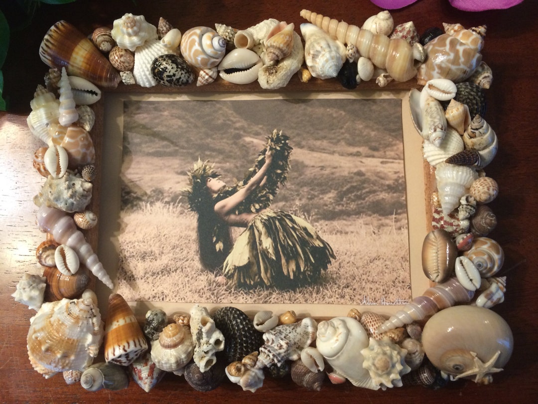 Hawaiian Seashell Frame With Print of Hula Maiden - Etsy