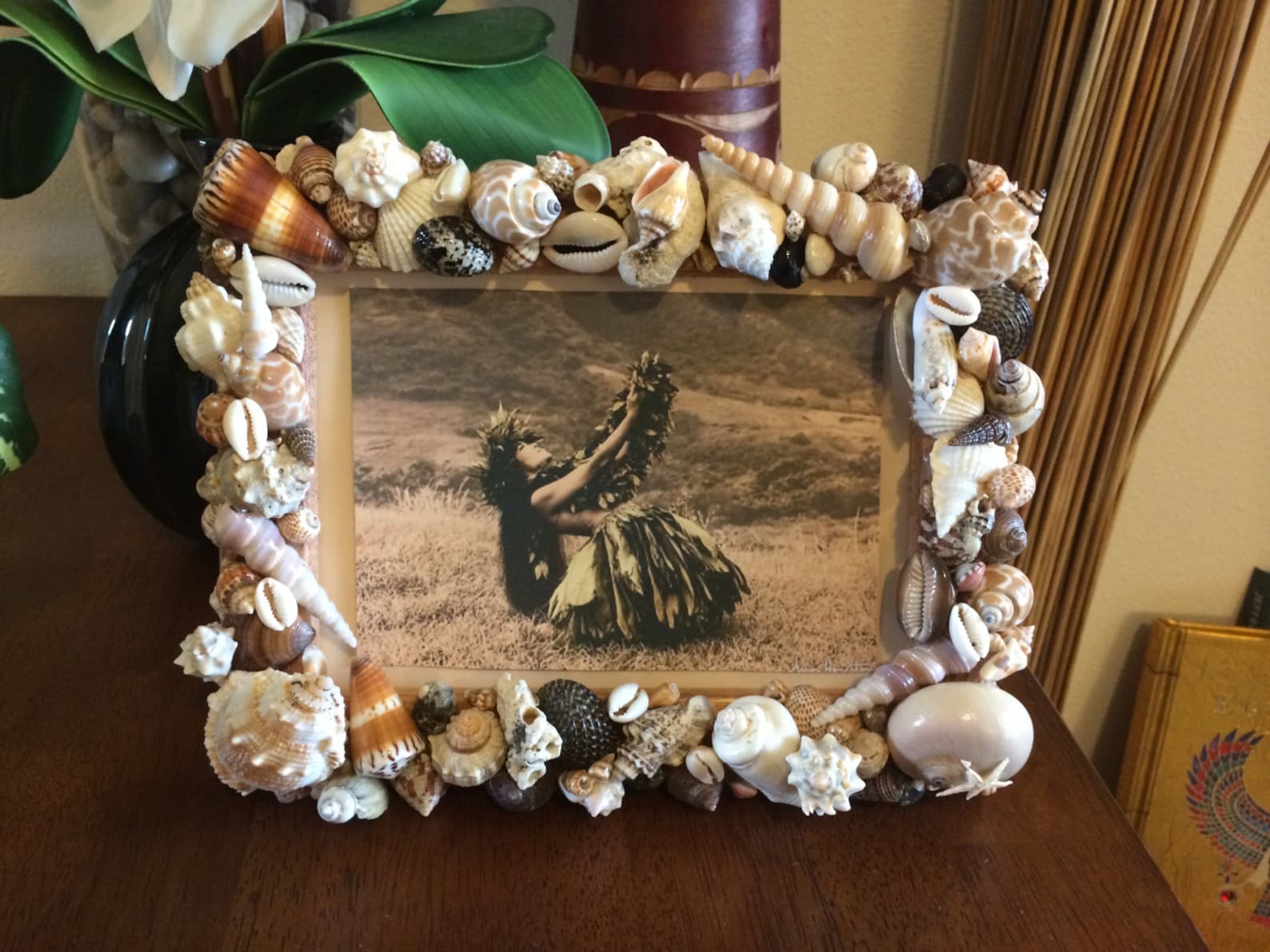 Hawaiian Seashell Frame With Print of Hula Maiden - Etsy
