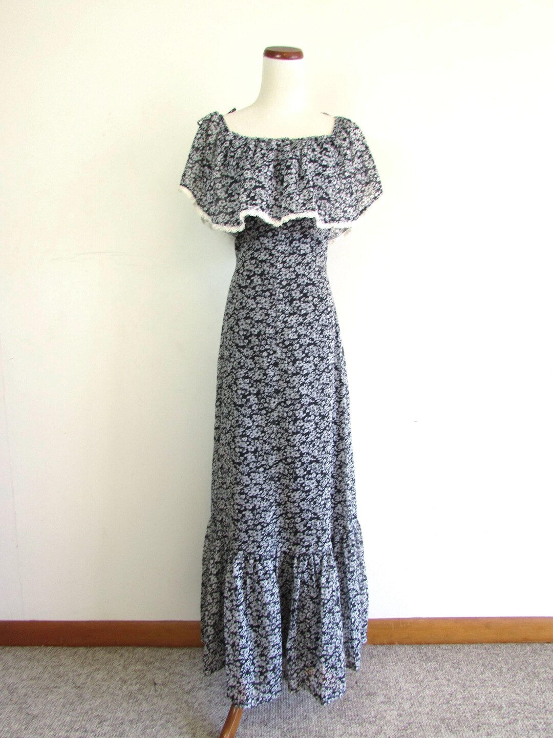 Vintage 70s the Ingenue of California Black and Gray Floral Dress XXS ...