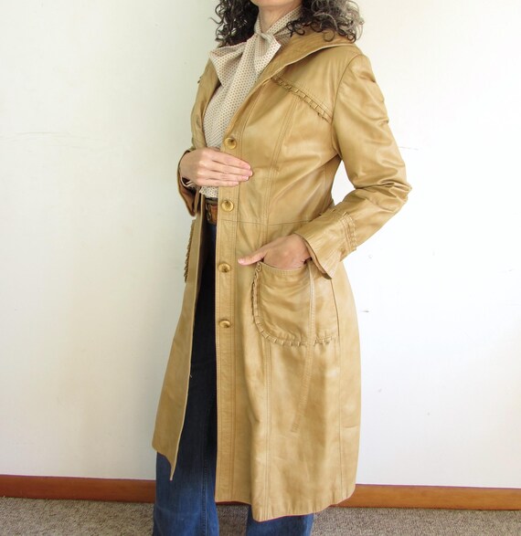 Vintage 1970s Classic Tan Leather Trench Coat with Ho… - Gem