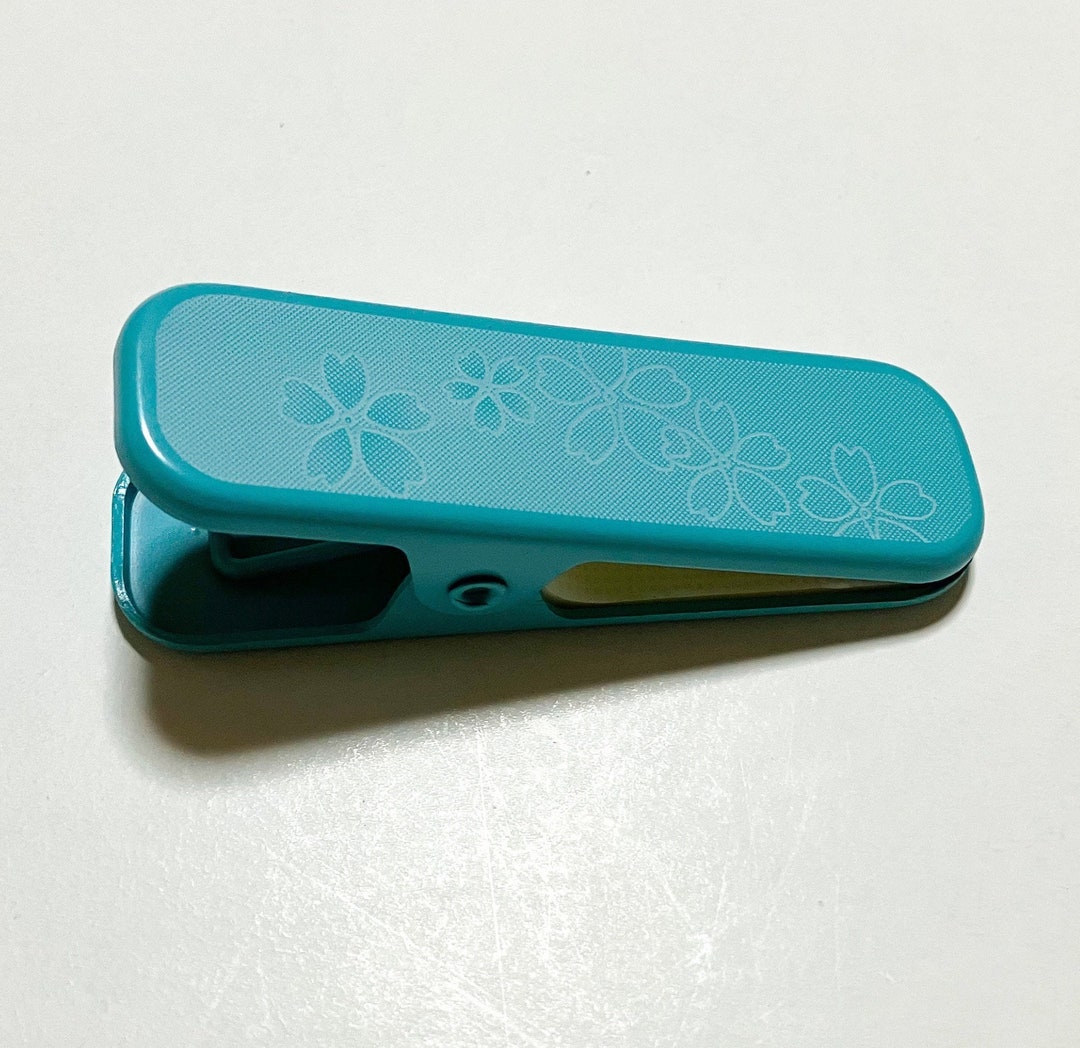 Metal Eri Clip / Kitsuke Clip / Kimono Clip : Turquoise Sakura / Useful ...