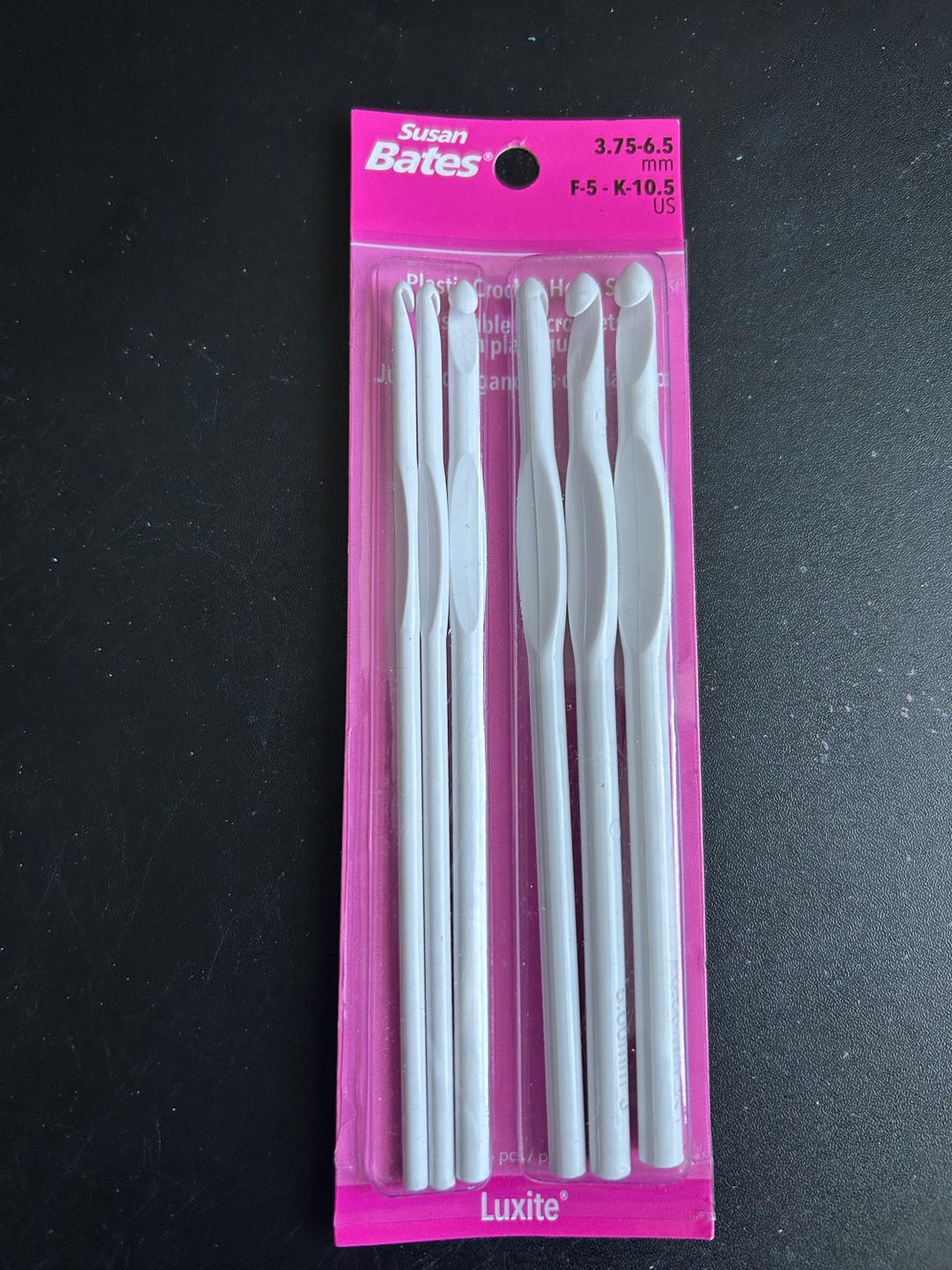 Susan Bates Crochet Hooks, Set of 6 Plastic Crochet Hooks, Luxite ...