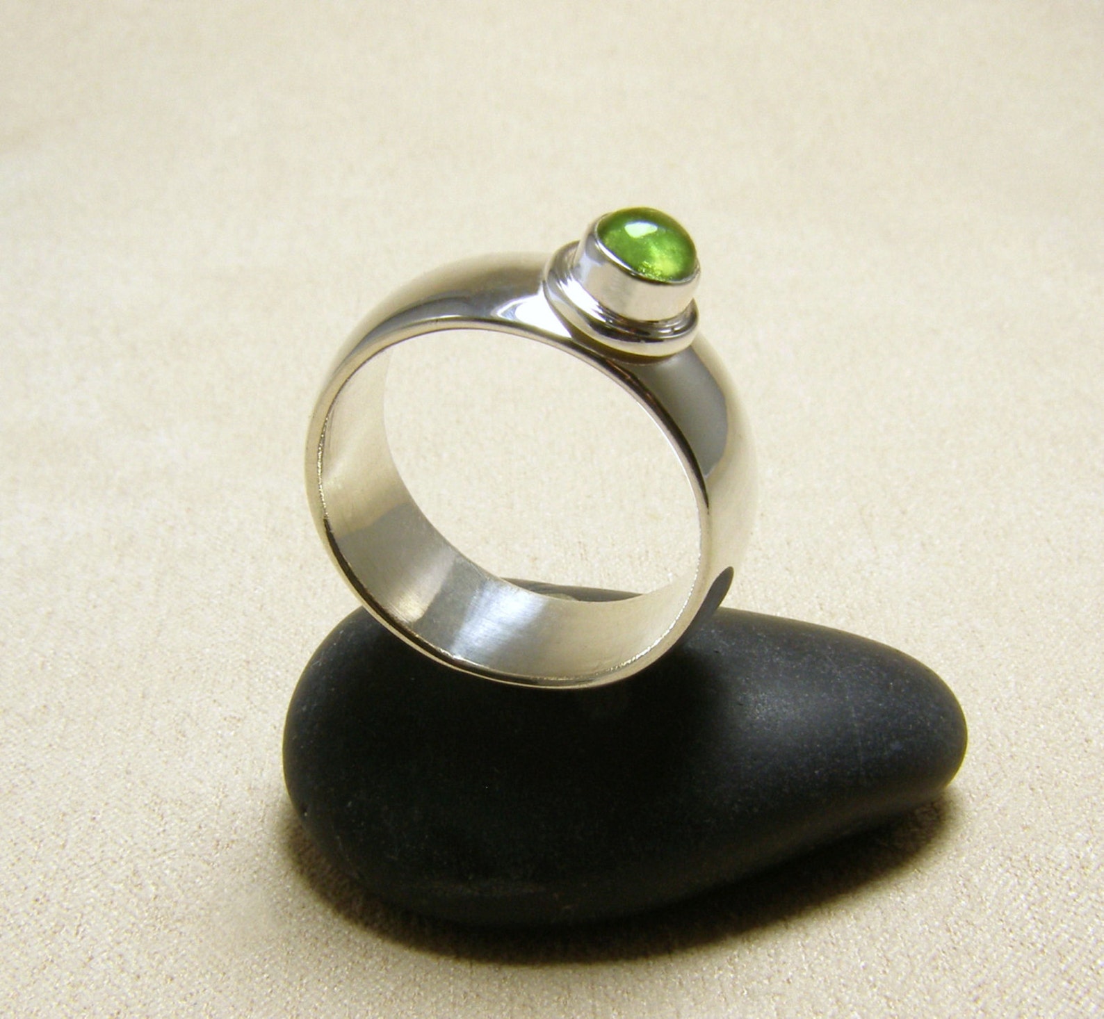 Minimalist Modern Peridot Ring ~ Wide Band ~ Bezel Set - Etsy