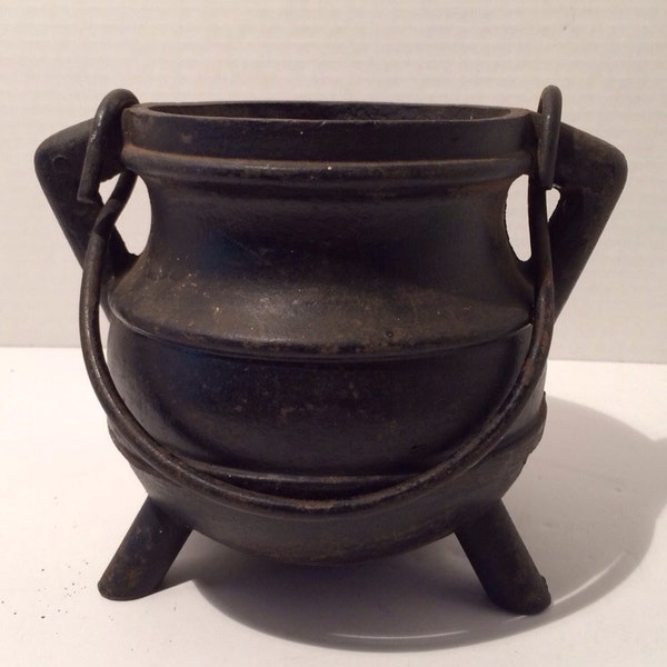 Antique Cast Iron Pot - Etsy