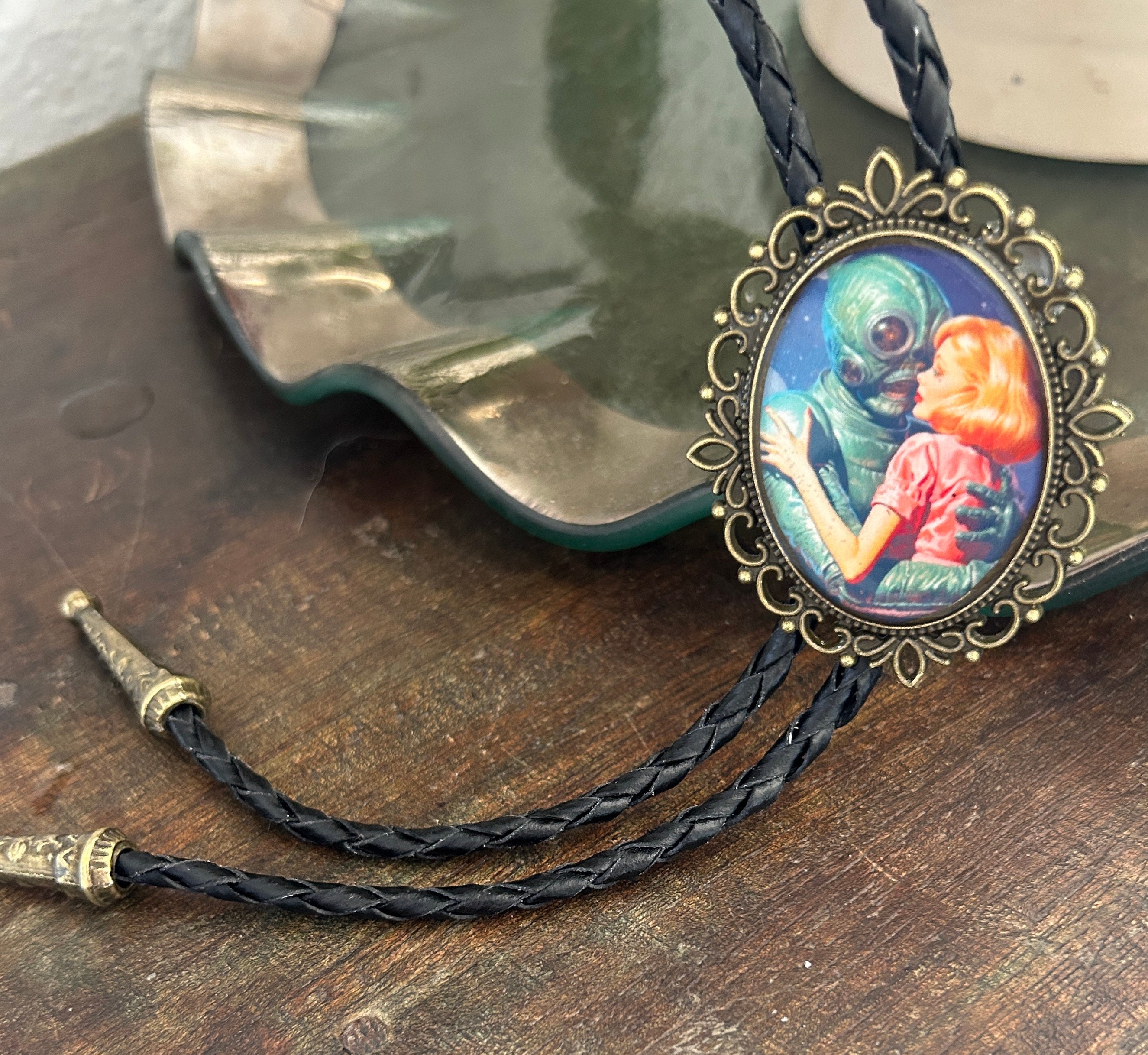 Alien Love Bolo Tie: Handmade Western Lariat Necklace - Etsy