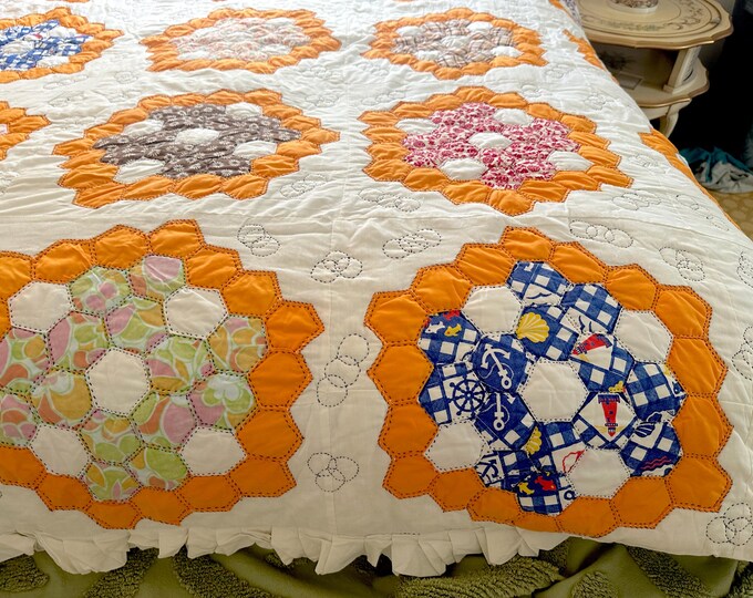 Bright Vintage Hand-stitched Vintage Quilt in Hexagon Pattern / Twin or ...