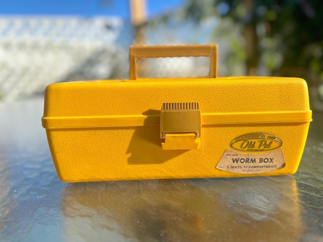 Vintage Old Pal 1400 Tackle Box and Worm Carrier / Vintage Plastic Worm ...