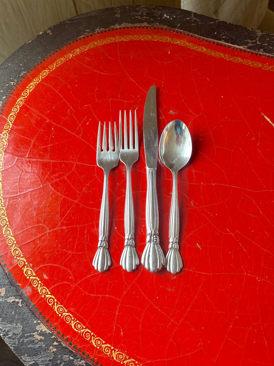 Oneida Deluxe Alexis Stainless Flatware by the Piece / Shiny Lined With ...