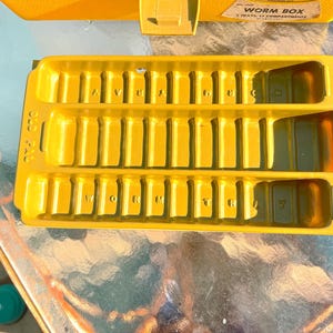 Vintage Old Pal 1400 Tackle Box and Worm Carrier / Vintage Plastic Worm ...