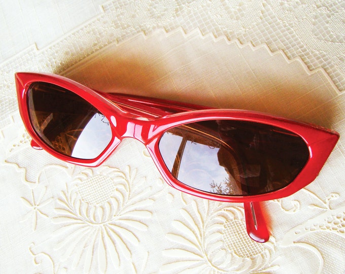 Vintage Arnette Mantis Cat Eye Sunglasses Red Frames - Etsy