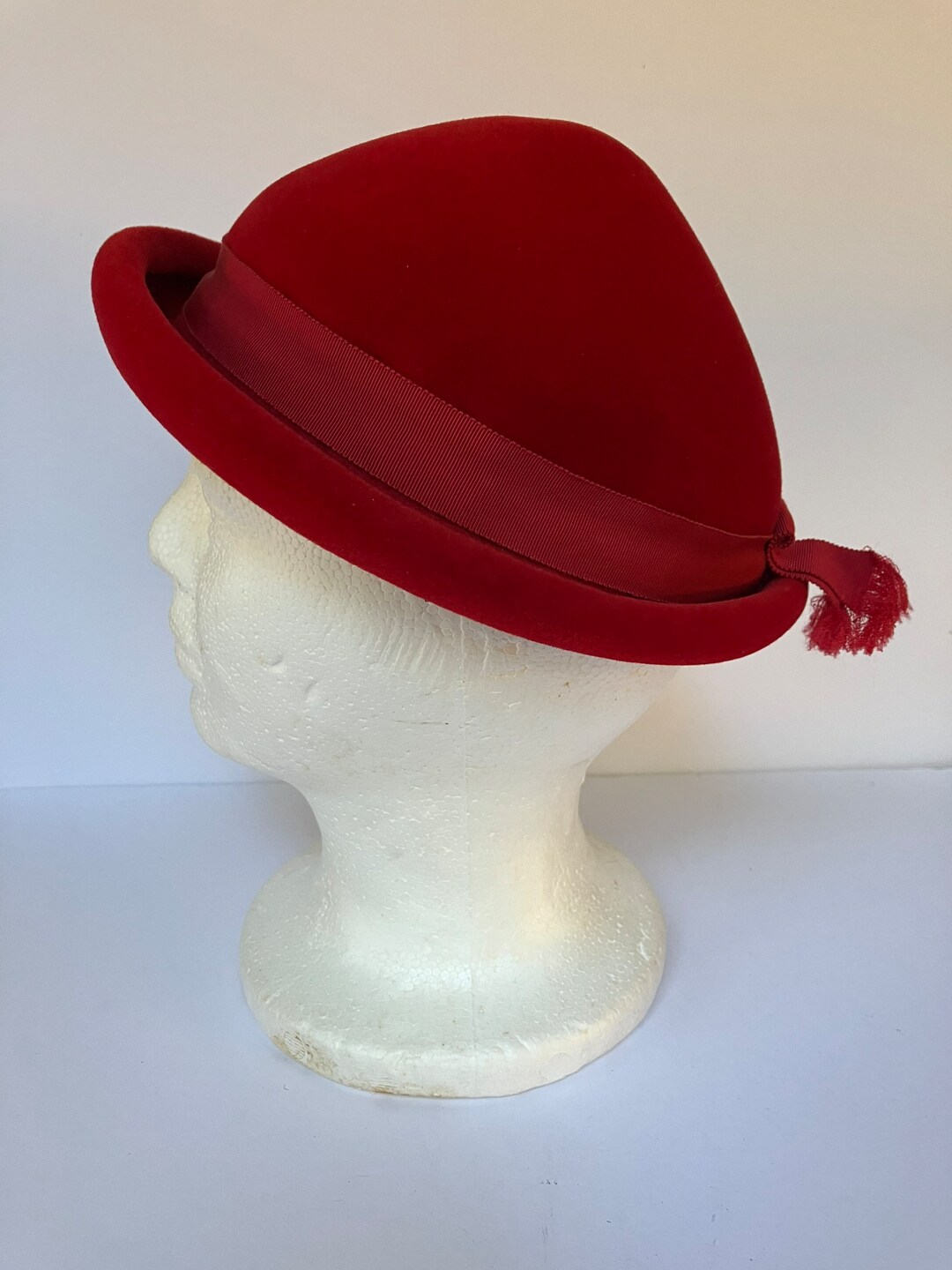Vintage Red C. 1940s/50s Jaunty Pixie Velour Brimmed Perch Hat With ...
