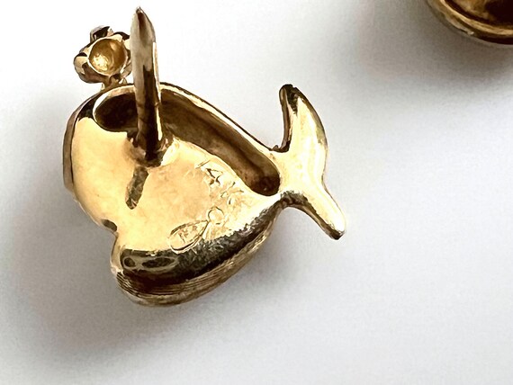 14K Gold Whale Tie Tack / Lapel Pin - Gem