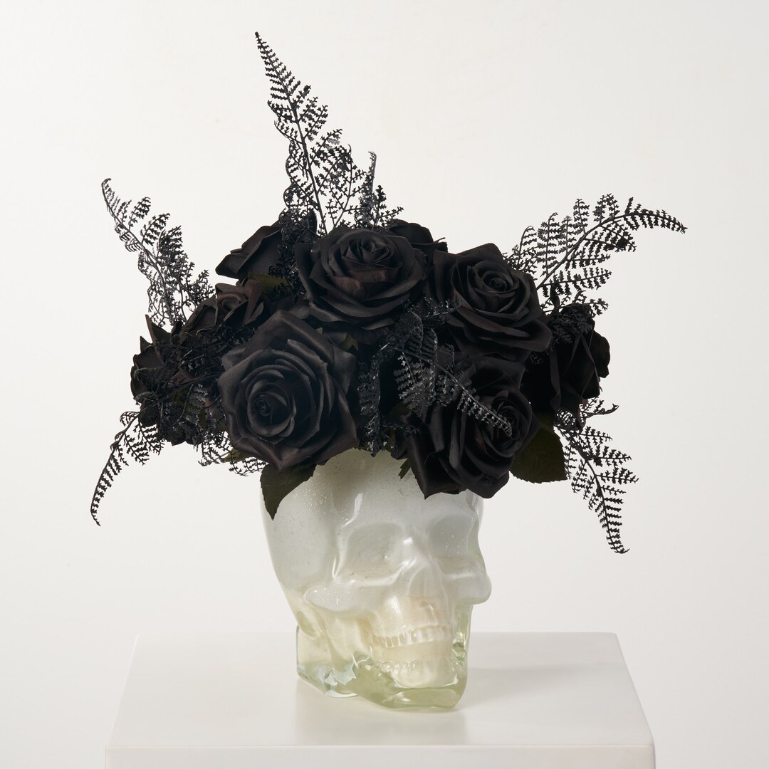 Skeleton Garden Black Noir Rose & Bouquet in Skull Shape Glass Vase ...