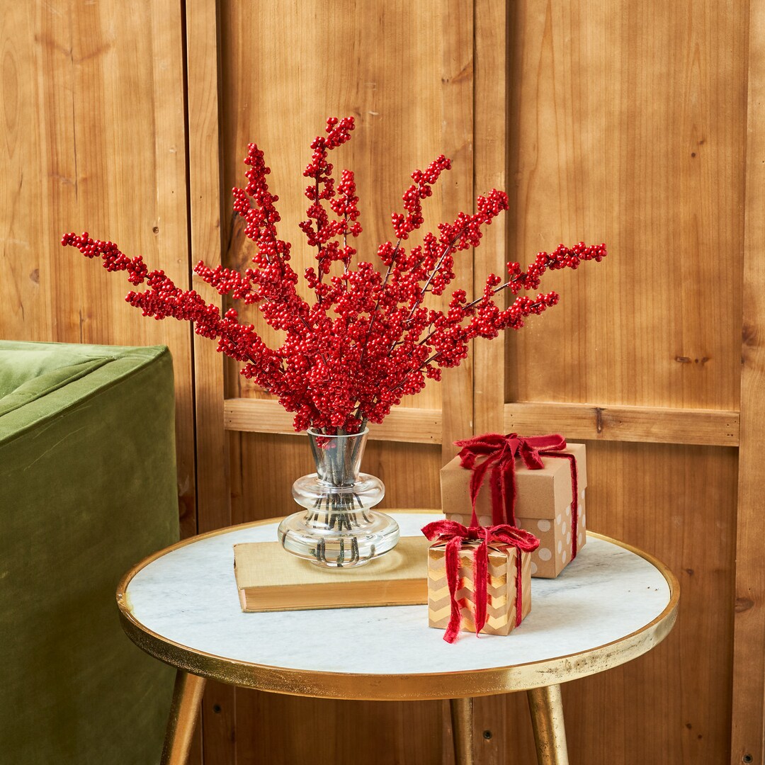 Red Ilex Winter Berry in Layered Glass Vase Christmas Holiday ...