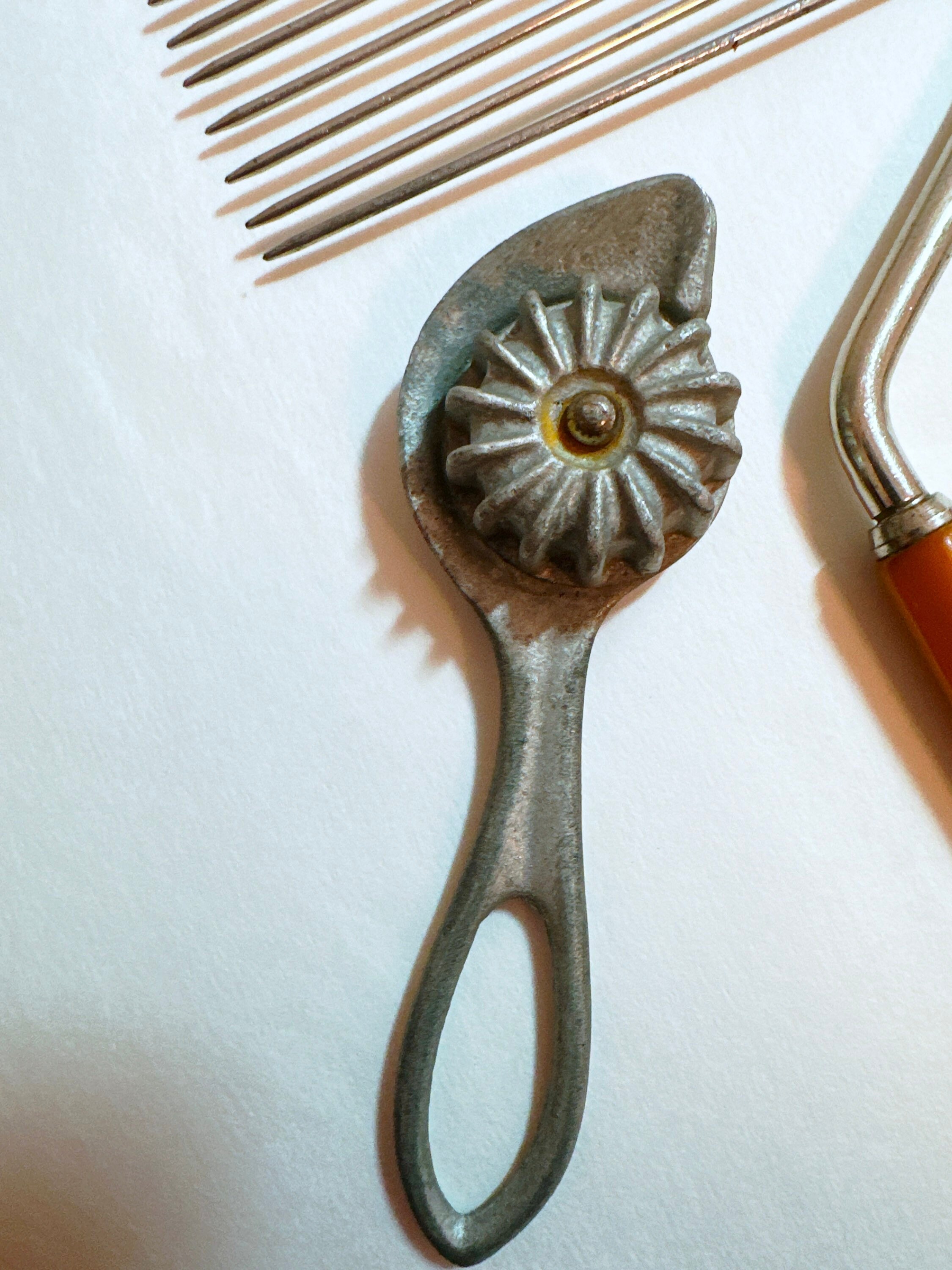 Vintage Pie Crimpers, Angel Food Cake Slicer, Farmhouse Kitchen ...