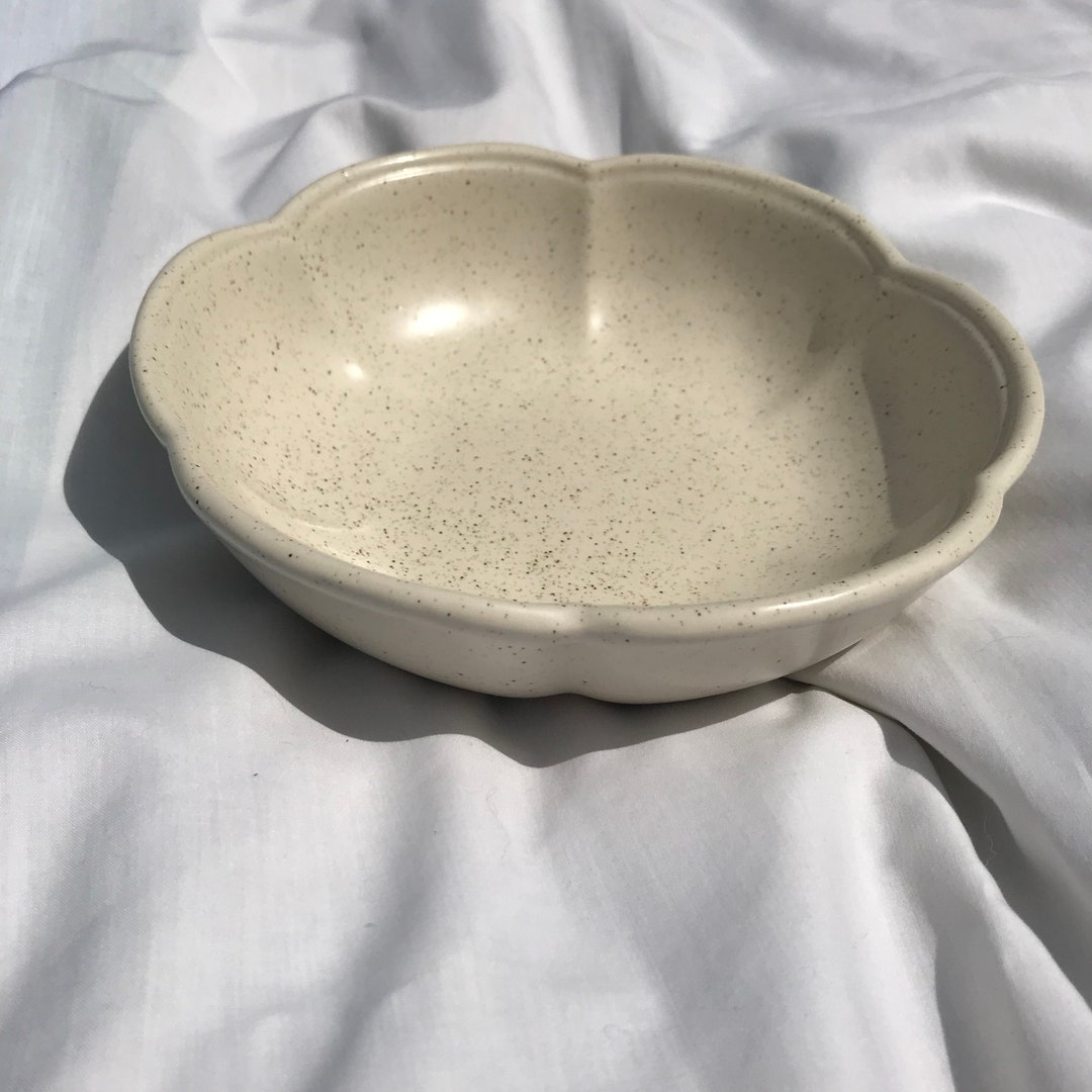 Vintage Mccoy 7528 Scalloped Bowl Speckled Cream 1950s - Etsy