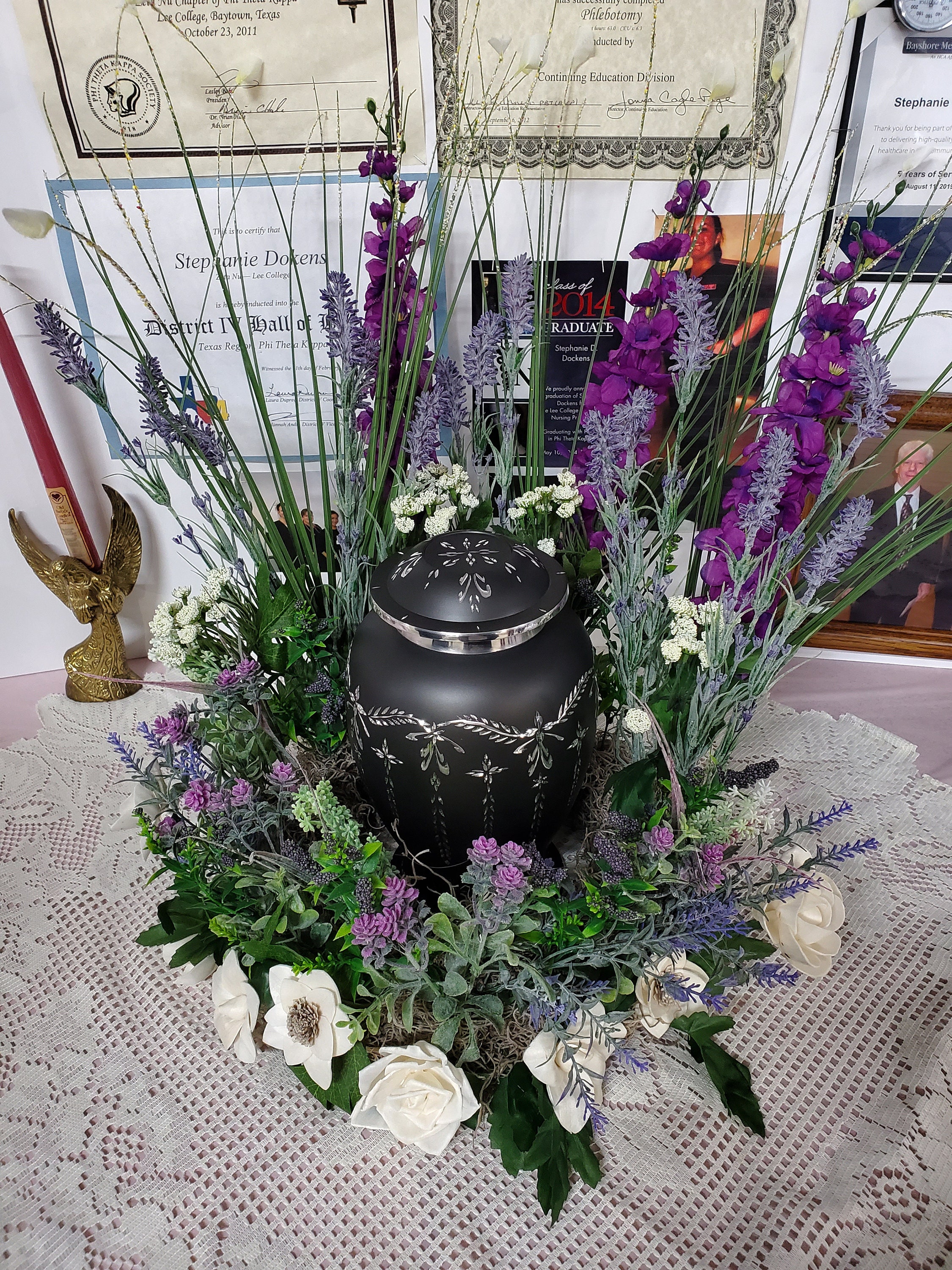 Urn Arrangement for Memorial Service] Funeral Flowers for Urn] Urn ...