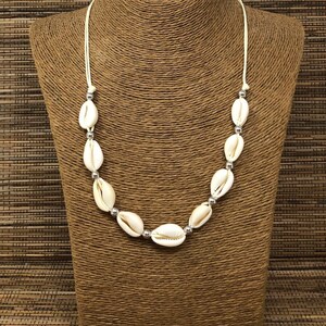 Hawaiian Shell Necklace - Natural Seashell Necklace - Sea Shell ...