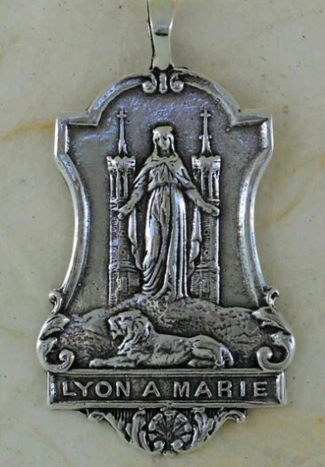 MEDAL/PENDANT Virgin Mary With Lion Peace - Etsy