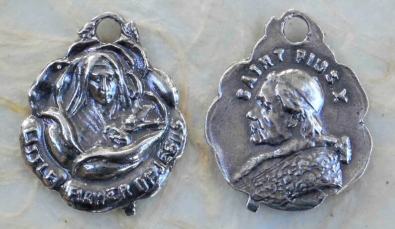 MEDAL, Little Flower of Jesus With Roses/ St. Pius X - Etsy