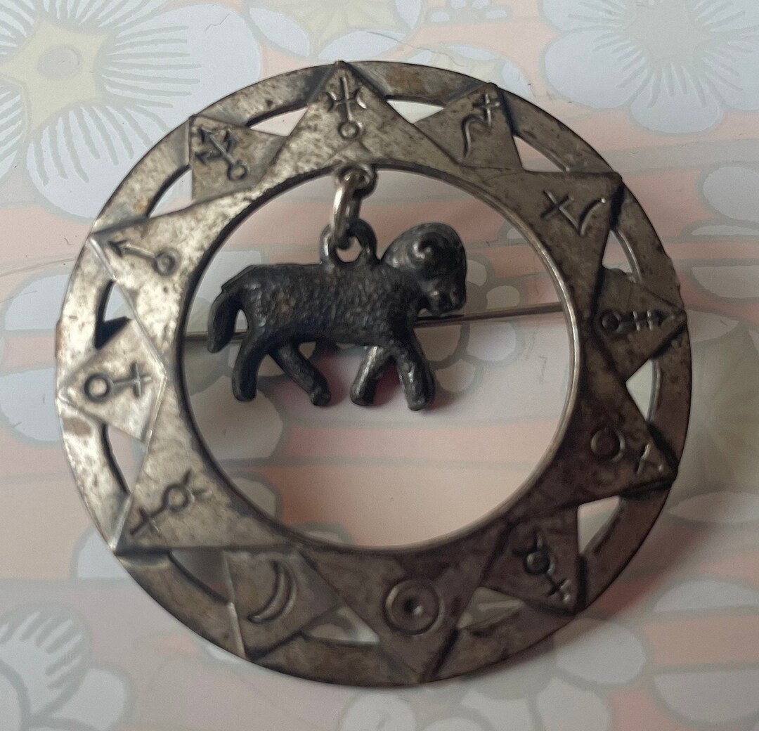Vintage 1950's Western Native American Silver Tone Circle Pin With ...