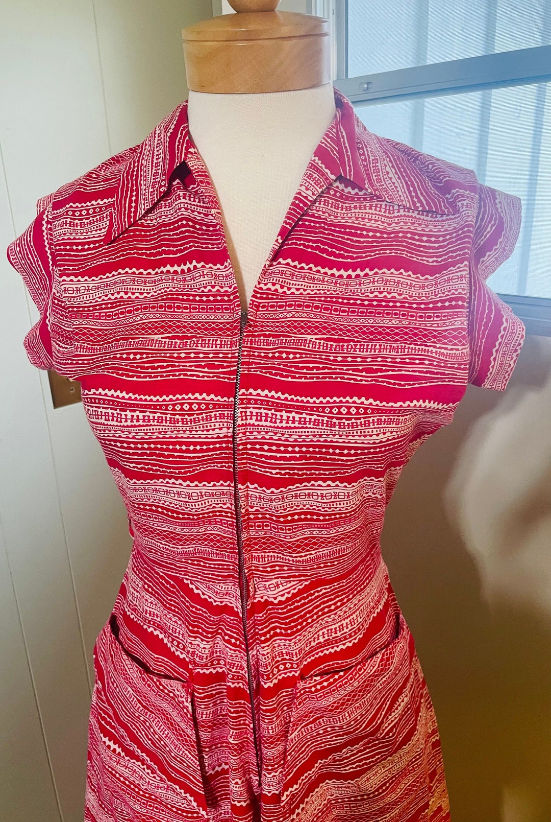 Vintage 1950's Red and White Atomic Abstract Chevron Stripe Mid Century ...