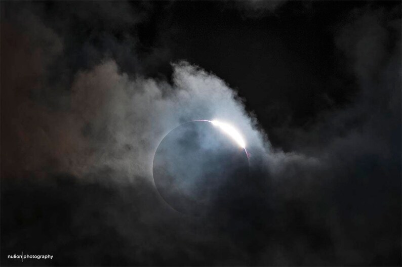 Tríptico fotográfico del eclipse solar total, fotografía en color ...