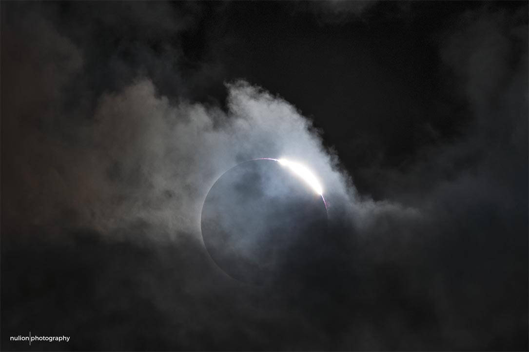 Tríptico fotográfico del eclipse solar total, fotografía en color ...