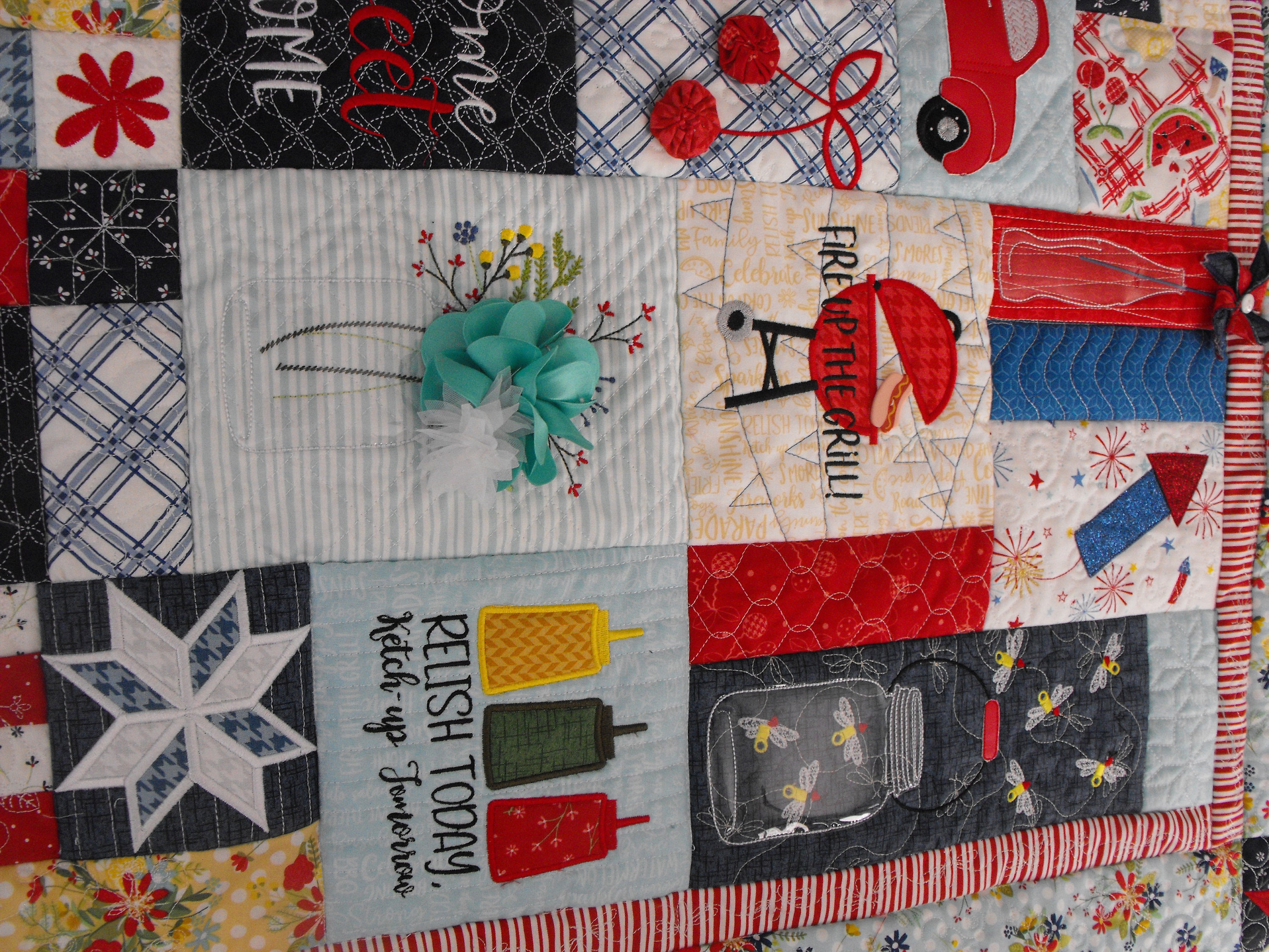 4th of July Quilt Red White and Bloom Quilt Machine Appliqued Lap Quilt ...