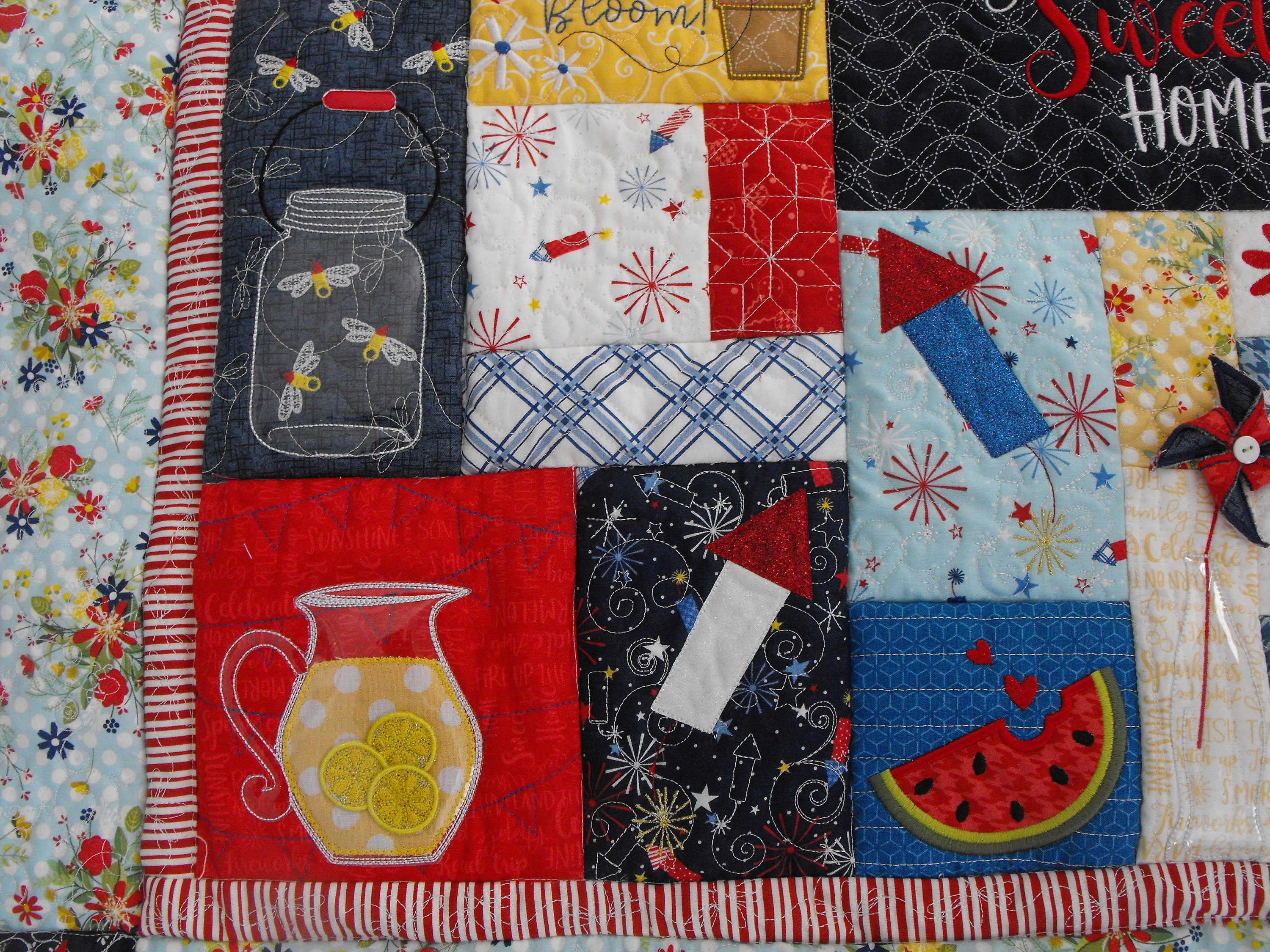 4th of July Quilt Red White and Bloom Quilt Machine Appliqued Lap Quilt ...