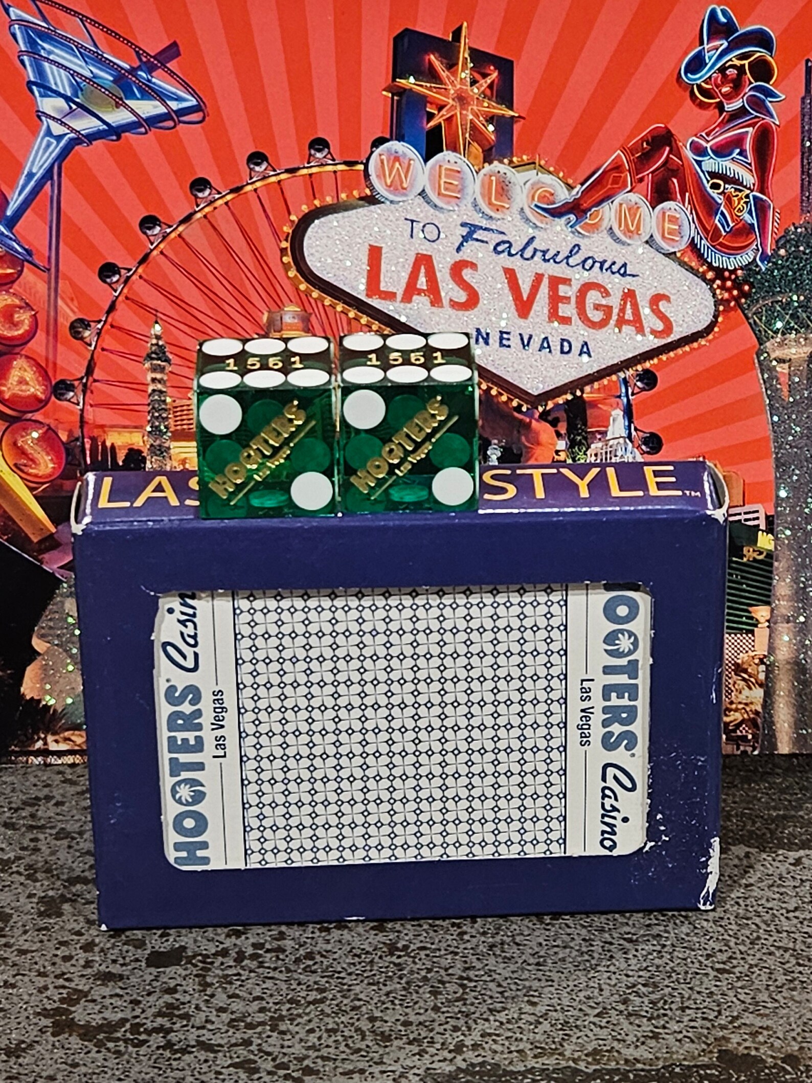 Very Rare Hooters Las Vegas Green Dice & Cards Real Crapstable Dice ...