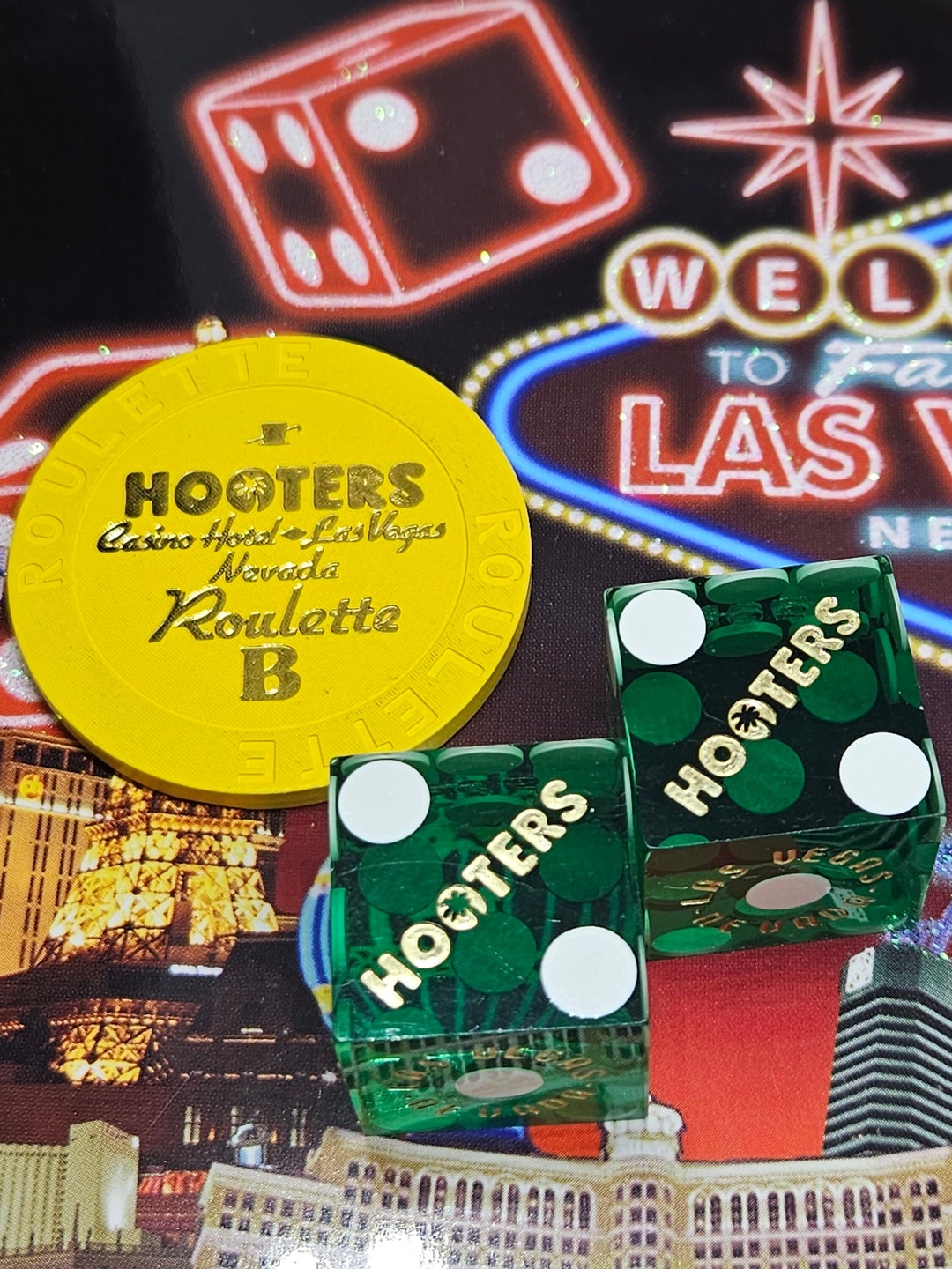 Fabulous Las Vegas Vintage Hooters Green Dice & Roulette Chip Real ...