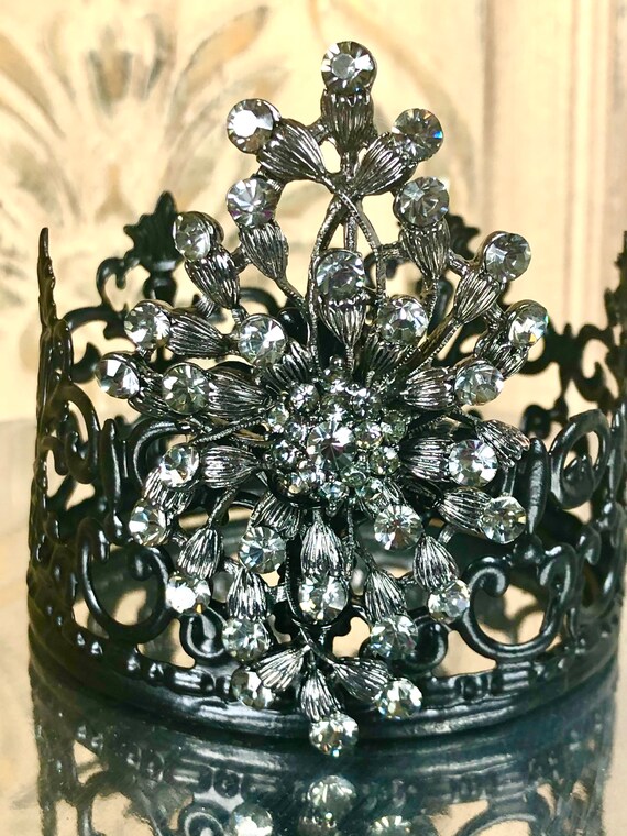 Metal Crown Decor