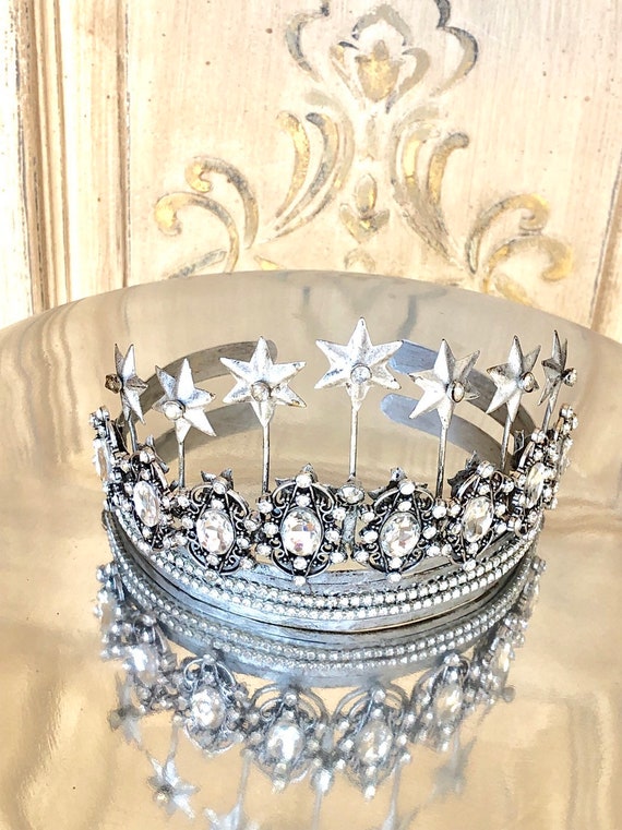 Metal Crown Decor