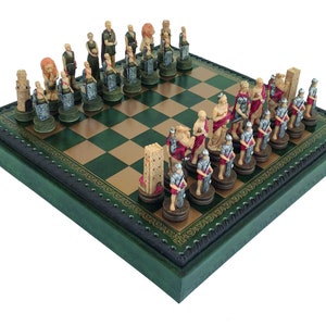 ROMANS Vs GLADIATORS: Handpainted Chess Set With Green Leatherette ...