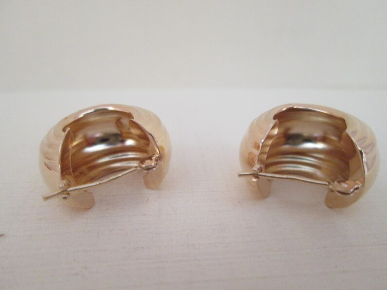 Mini Wide Ribbed 14K Gold Hoops - Etsy