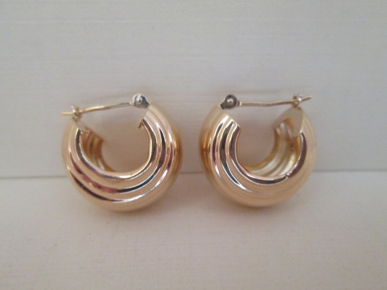Mini Wide Ribbed 14K Gold Hoops - Etsy