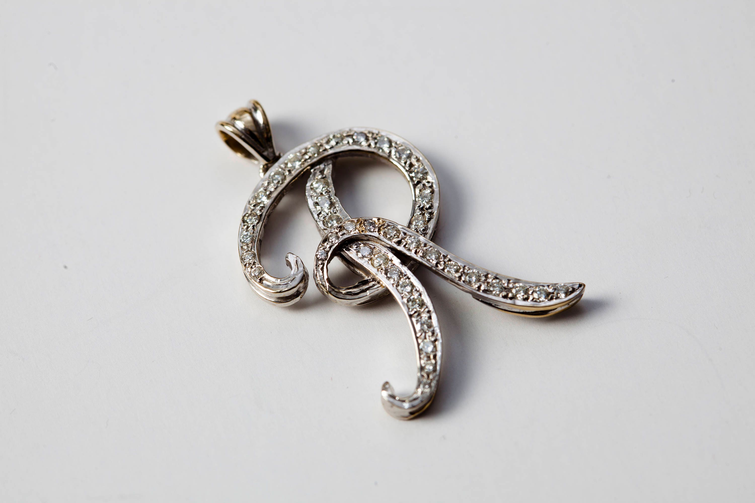 Large R Inital Diamond and White Gold Pendant - Etsy 日本