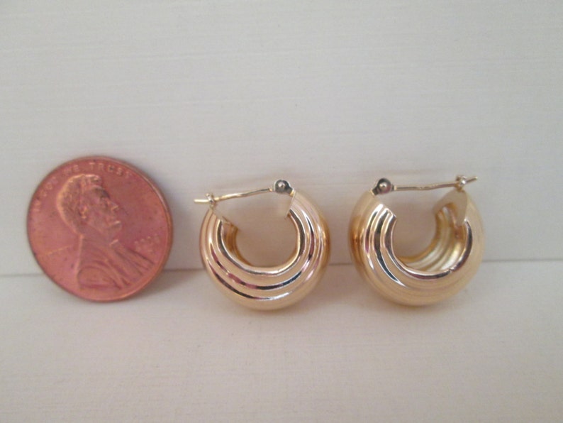 Mini Wide Ribbed 14K Gold Hoops - Etsy