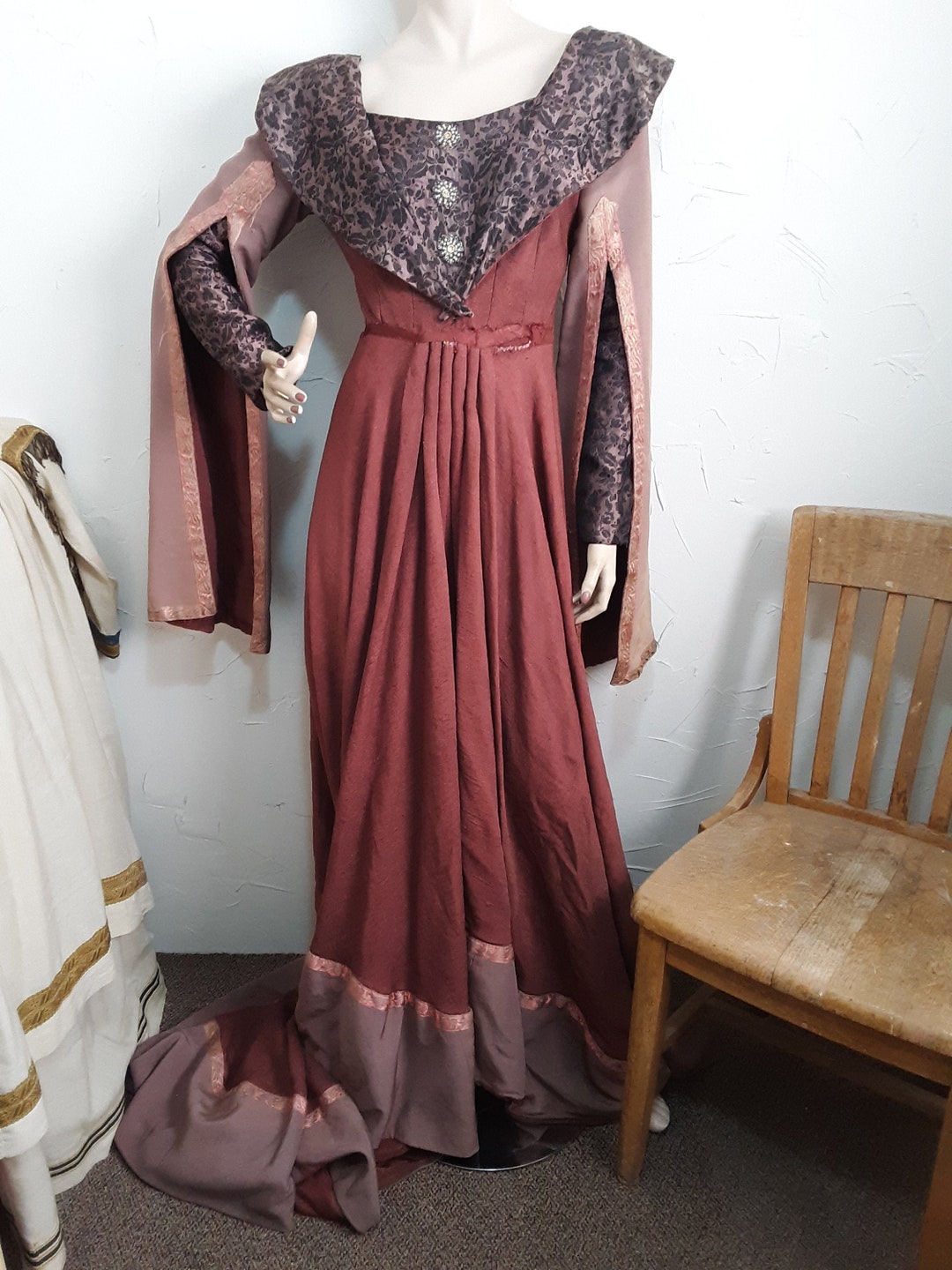 15th Century Burgundian High Gown With Train WESTERN COSTUME Company ...