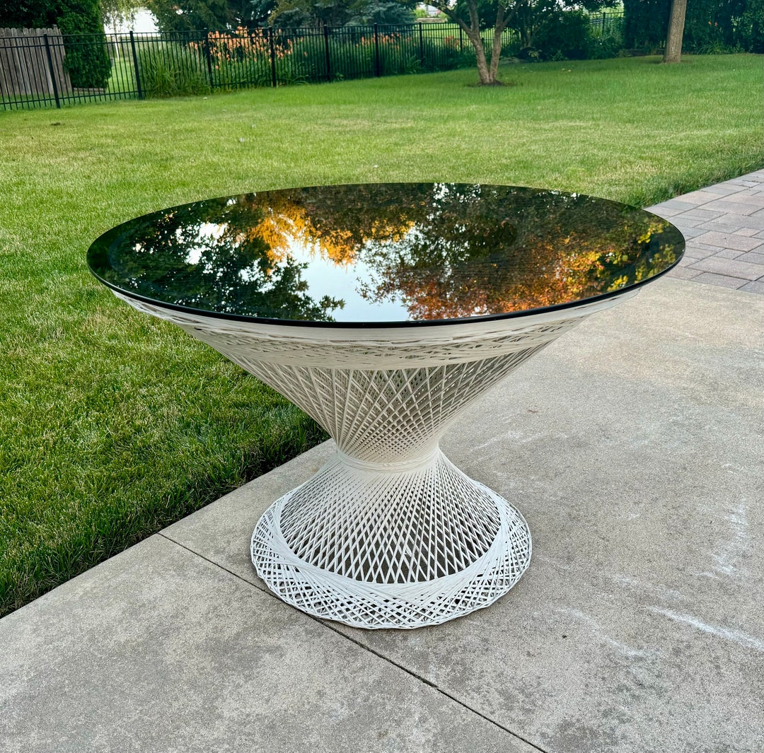 1970s Mid-century Modern Russell Woodard Spun Fiberglass Dining Table ...