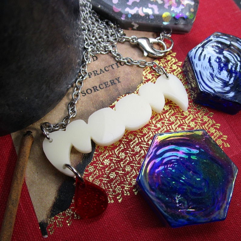 Vampire Fangs Necklace, Dripping Blood Drop Vampire Pendant Necklace ...